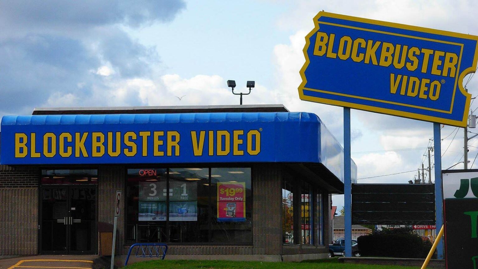 Blockbuster Video Revolutionized Movie Rentals: First Store in Dallas ...